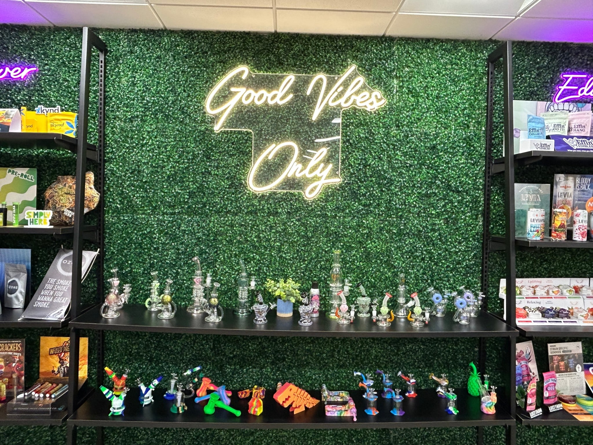 Waltham’s first cannabis dispensary Uma Flowers opens – Waltham Times