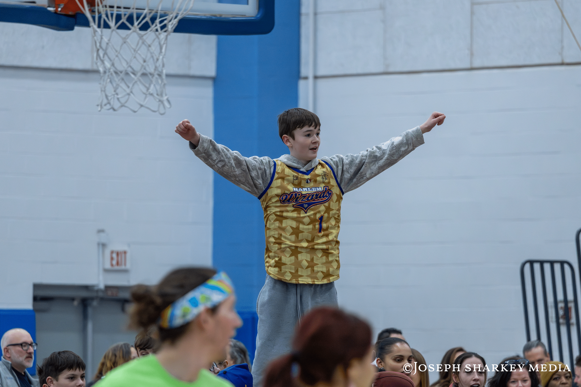Harlem Wizards vs. Waltham Hawkstars had the gym buzzing at hoop ...