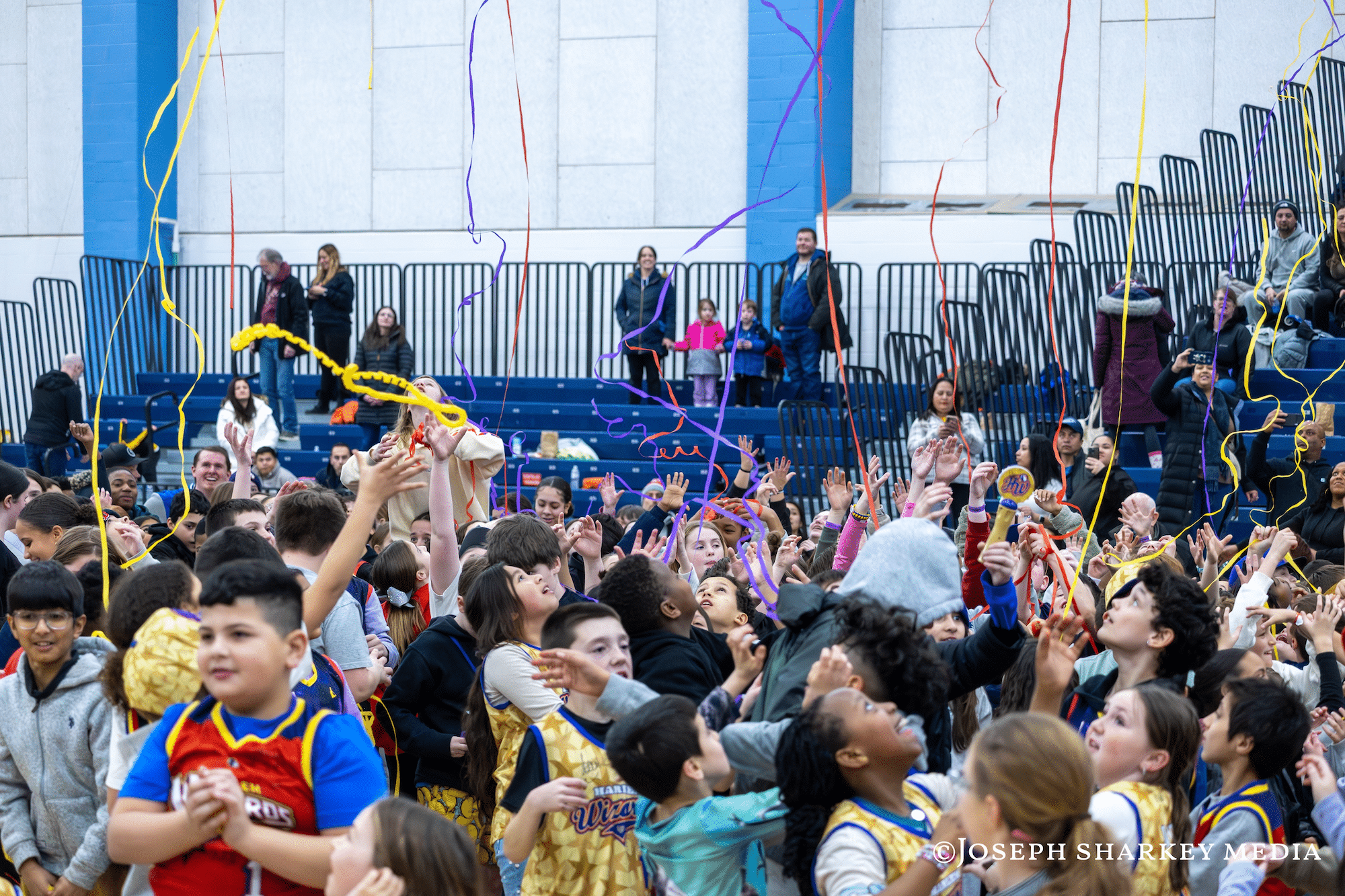 Harlem Wizards vs. Waltham Hawkstars had the gym buzzing at hoop ...